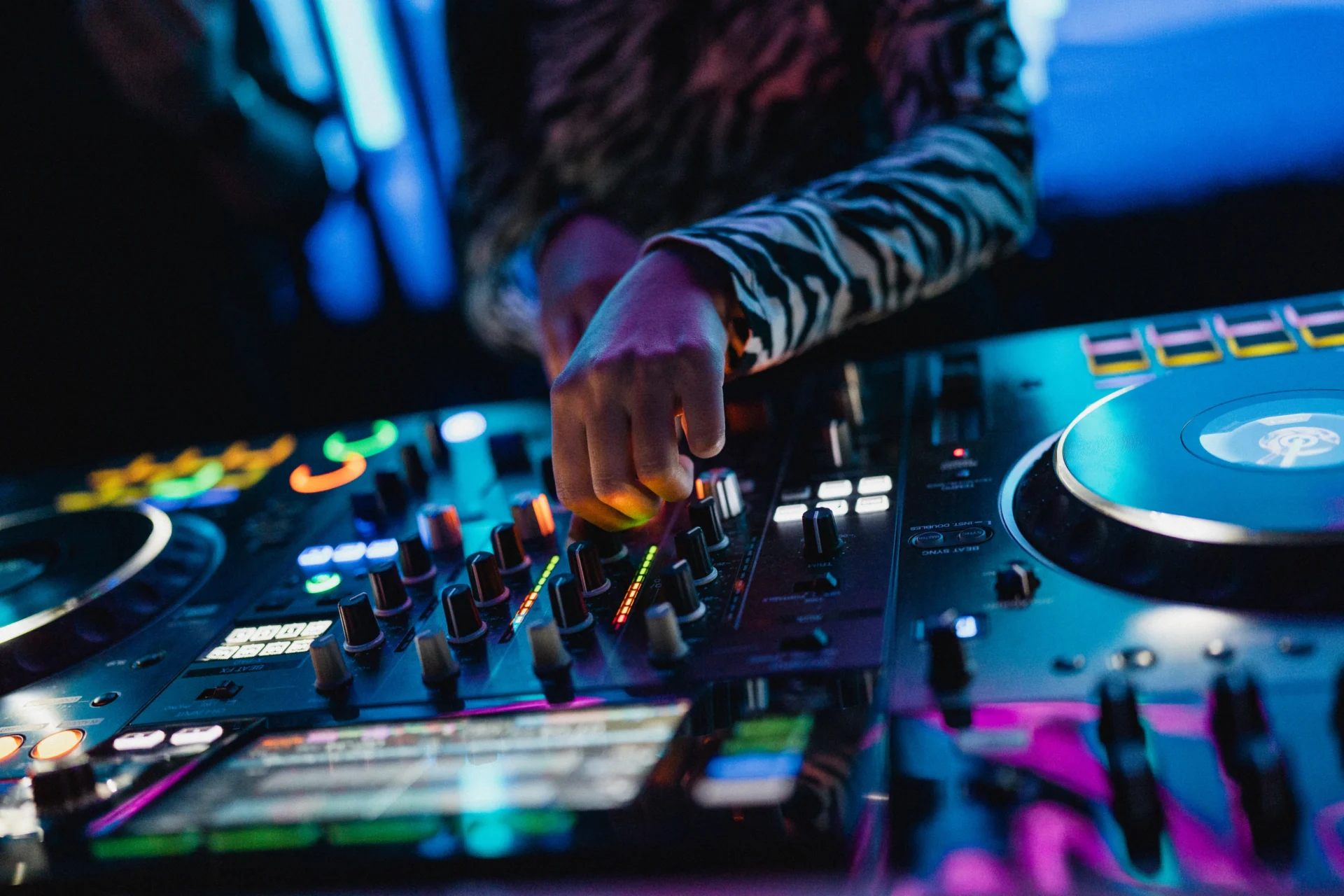Michigan DJ Services - Silver Sounds Professional DJ